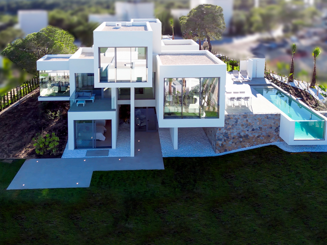 Glass Infinity Pool – Love Colinas